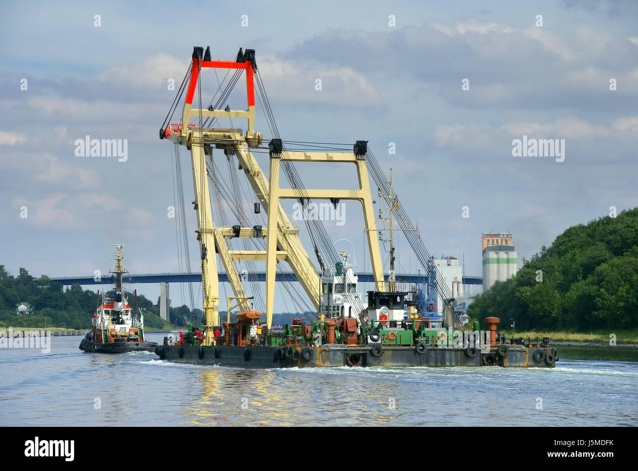 tug pontoon floatable train of barges high pressure area schwimmkrahn ...