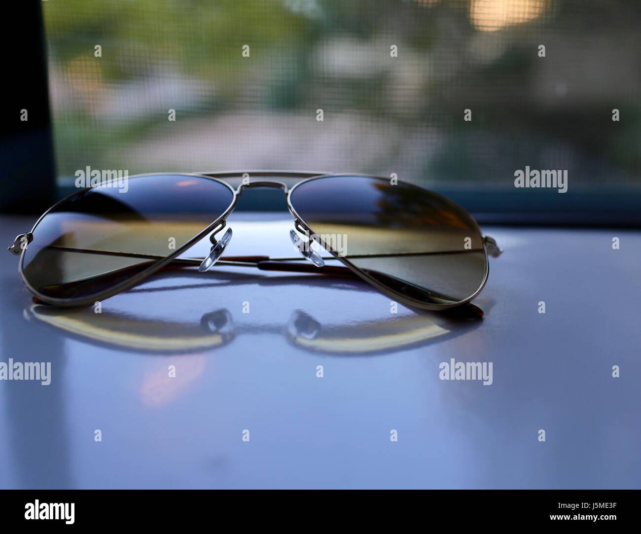 Gold reflection and screen and glasses hi-res stock photography and ...