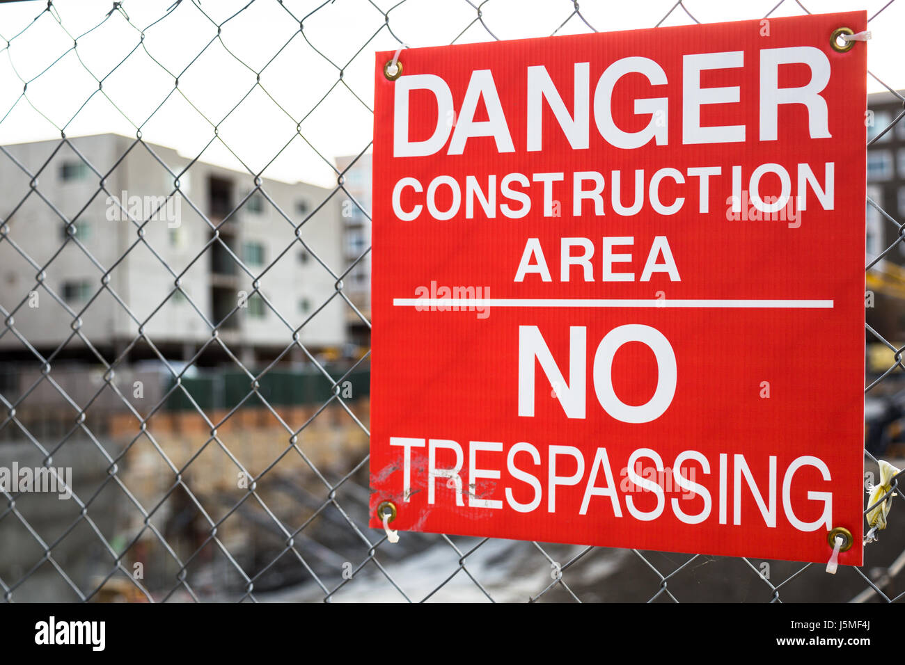 Warning sign at a construction site hi-res stock photography and images ...