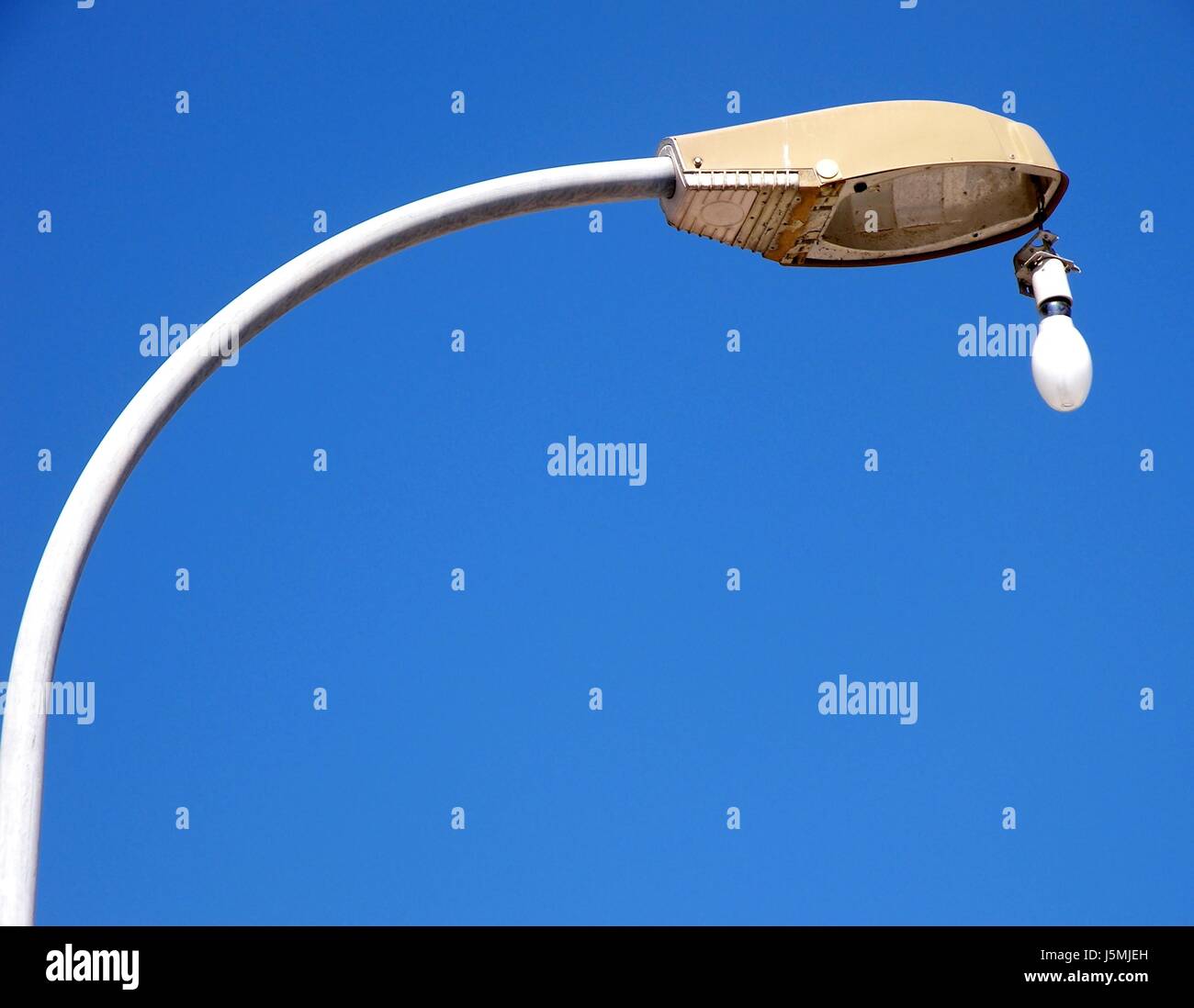 Hanging by a thread hi-res stock photography and images - Alamy