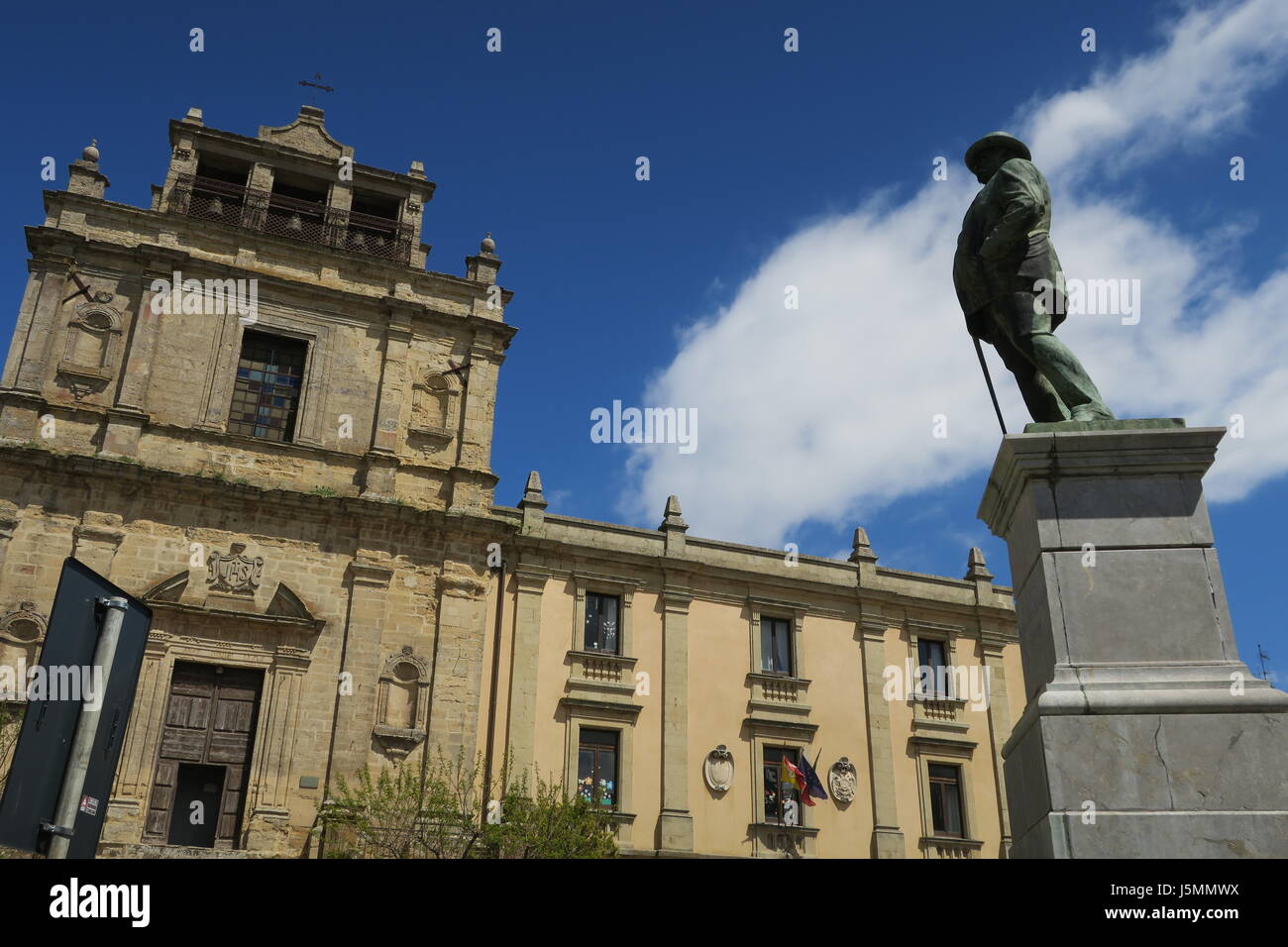 Mighty square tower hi-res stock photography and images - Alamy