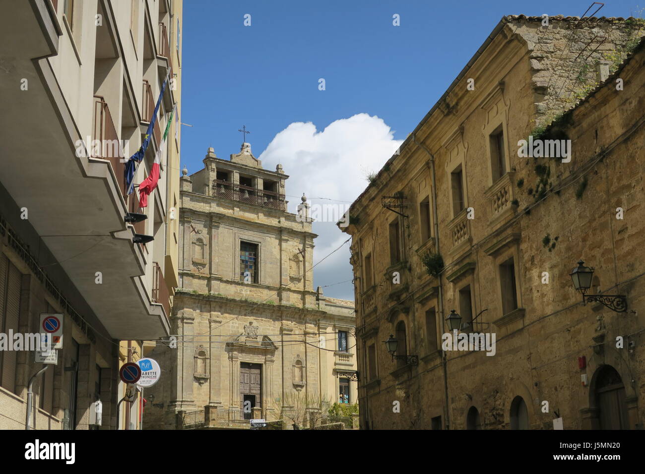 Mighty square tower hi-res stock photography and images - Alamy
