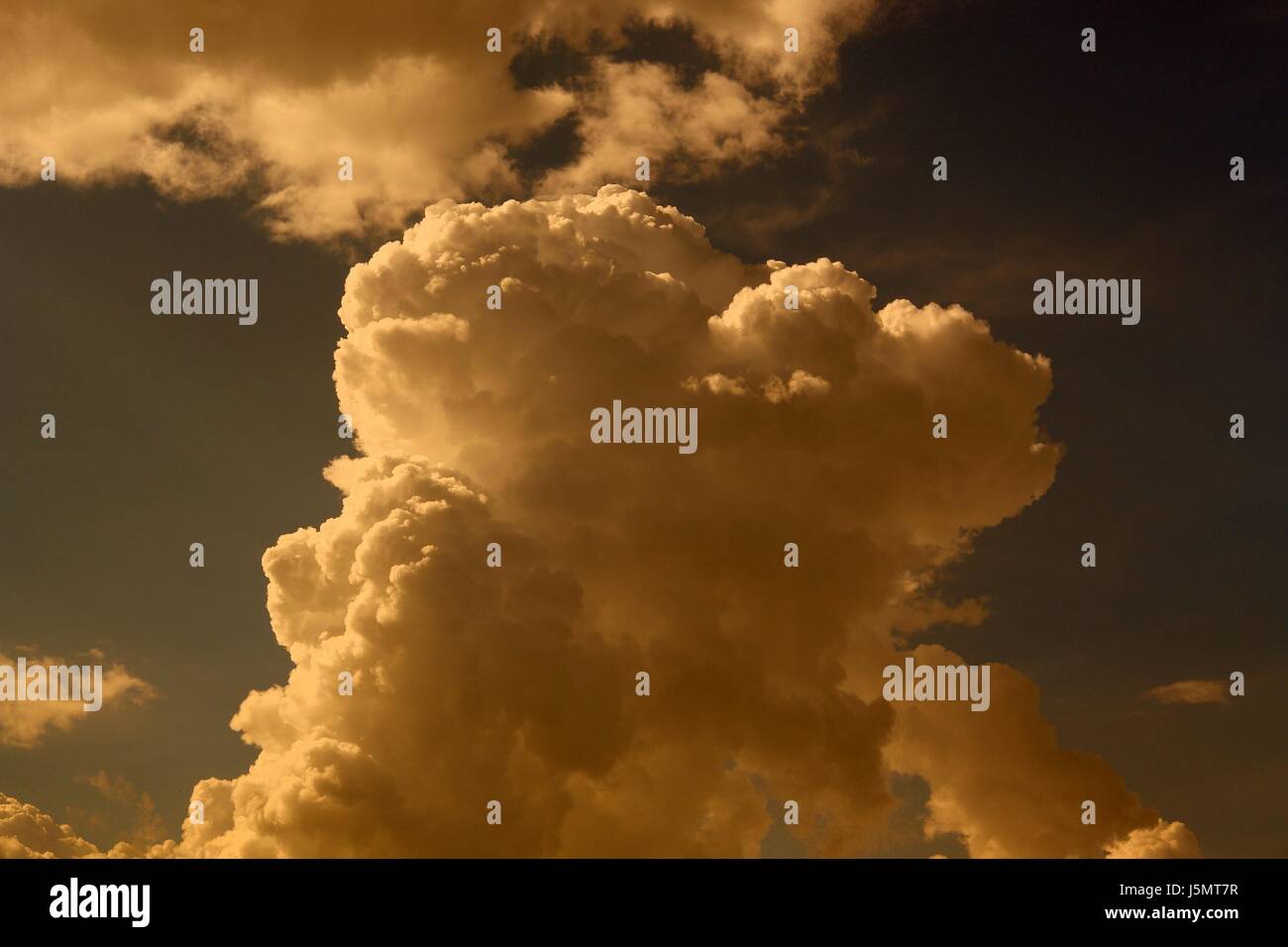 frowningly menacing baggy firmament sky nature clouds wattewolke ...