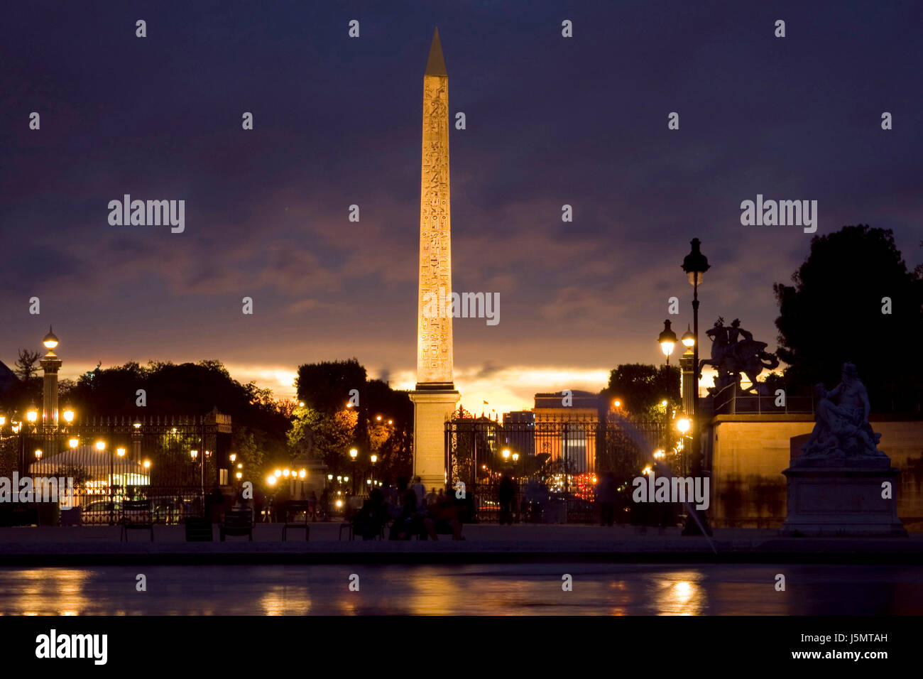 place de la concorde at night Stock Photo - Alamy
