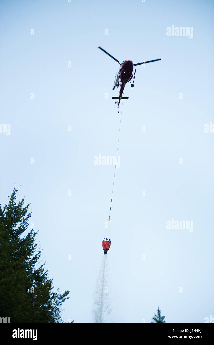Helicopter ski drop hi-res stock photography and images - Alamy