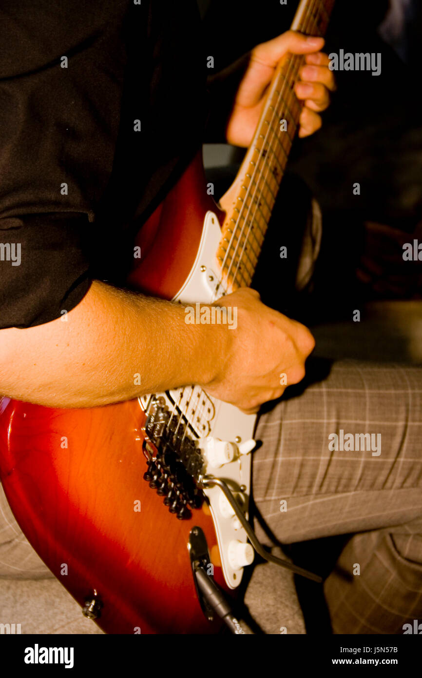 Guitarists hi-res stock photography and images - Alamy