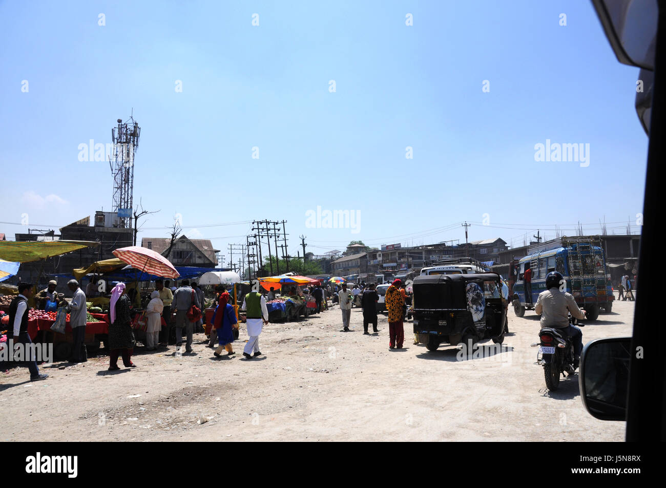 Travelling to Kashmir, Street in Srinagar, Srinagar is the largest city ...