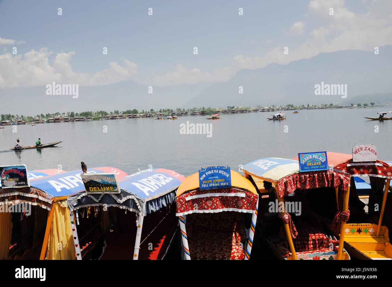 Kashmir, world-famous Dal Lake, A Shikara Ride, Jannat on Mission, Beautified Under Smart, House ...