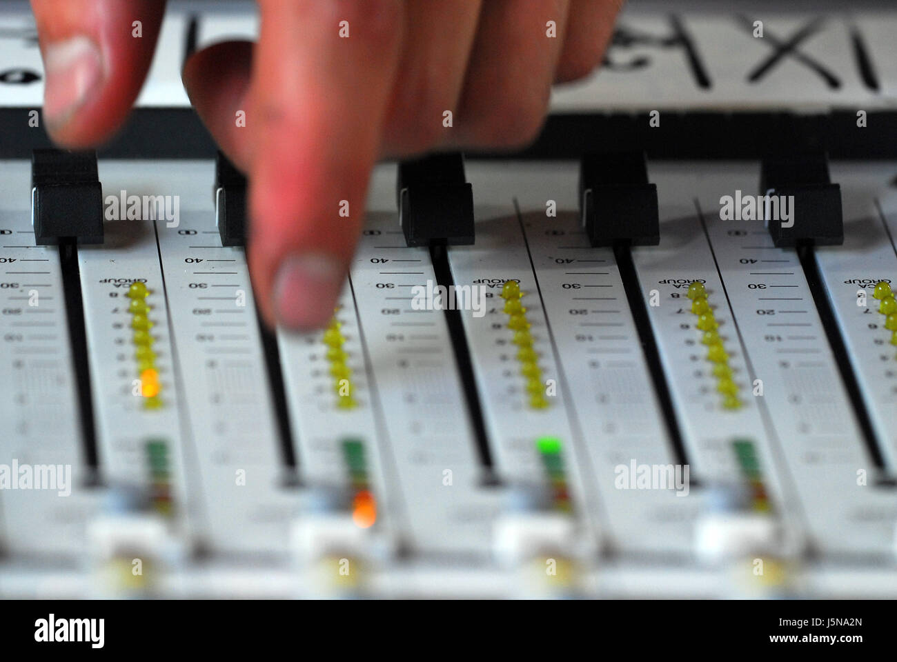 Soundcheck hi-res stock photography and images - Alamy