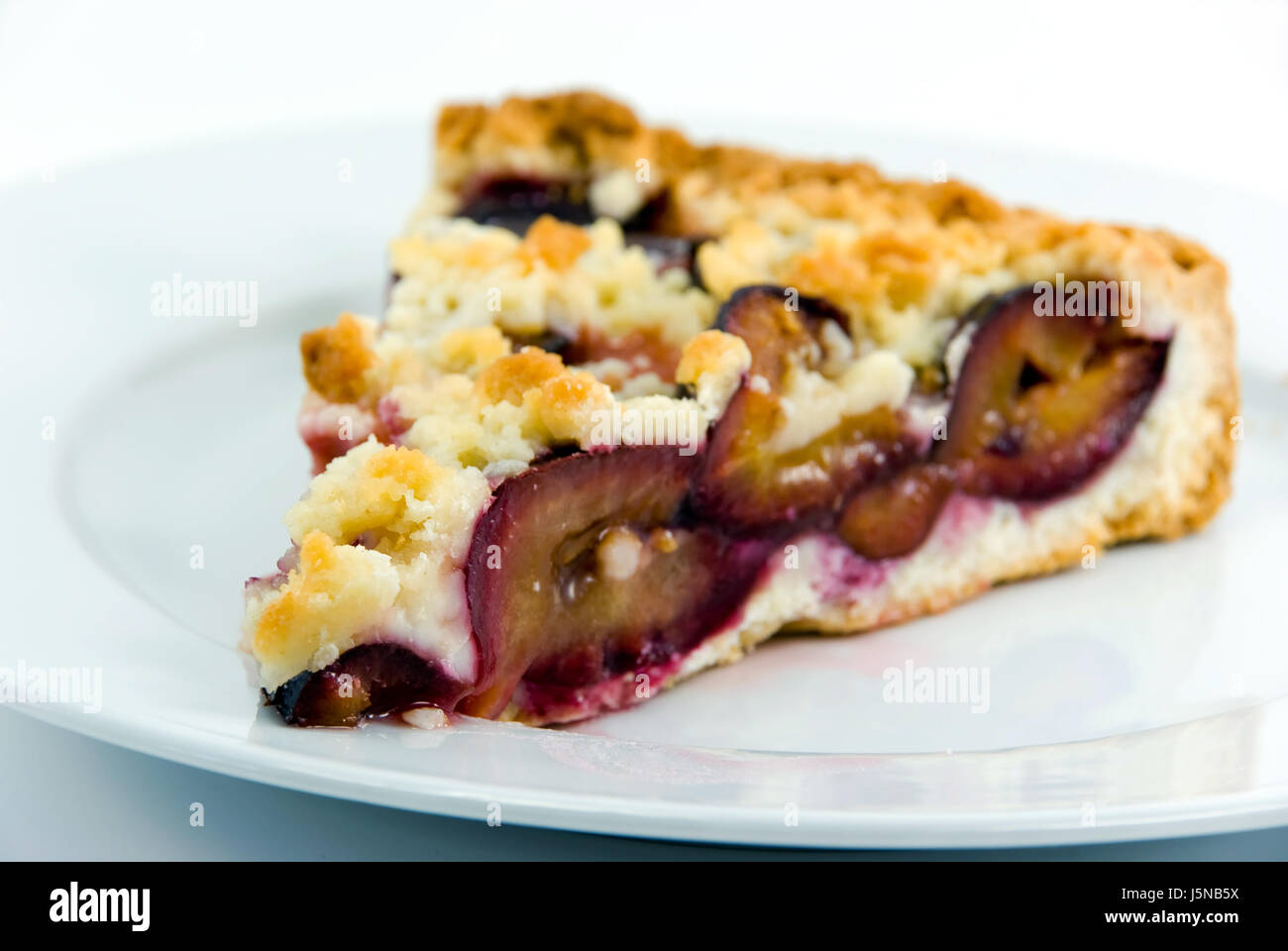 damson plum cake with crumble Stock Photo - Alamy