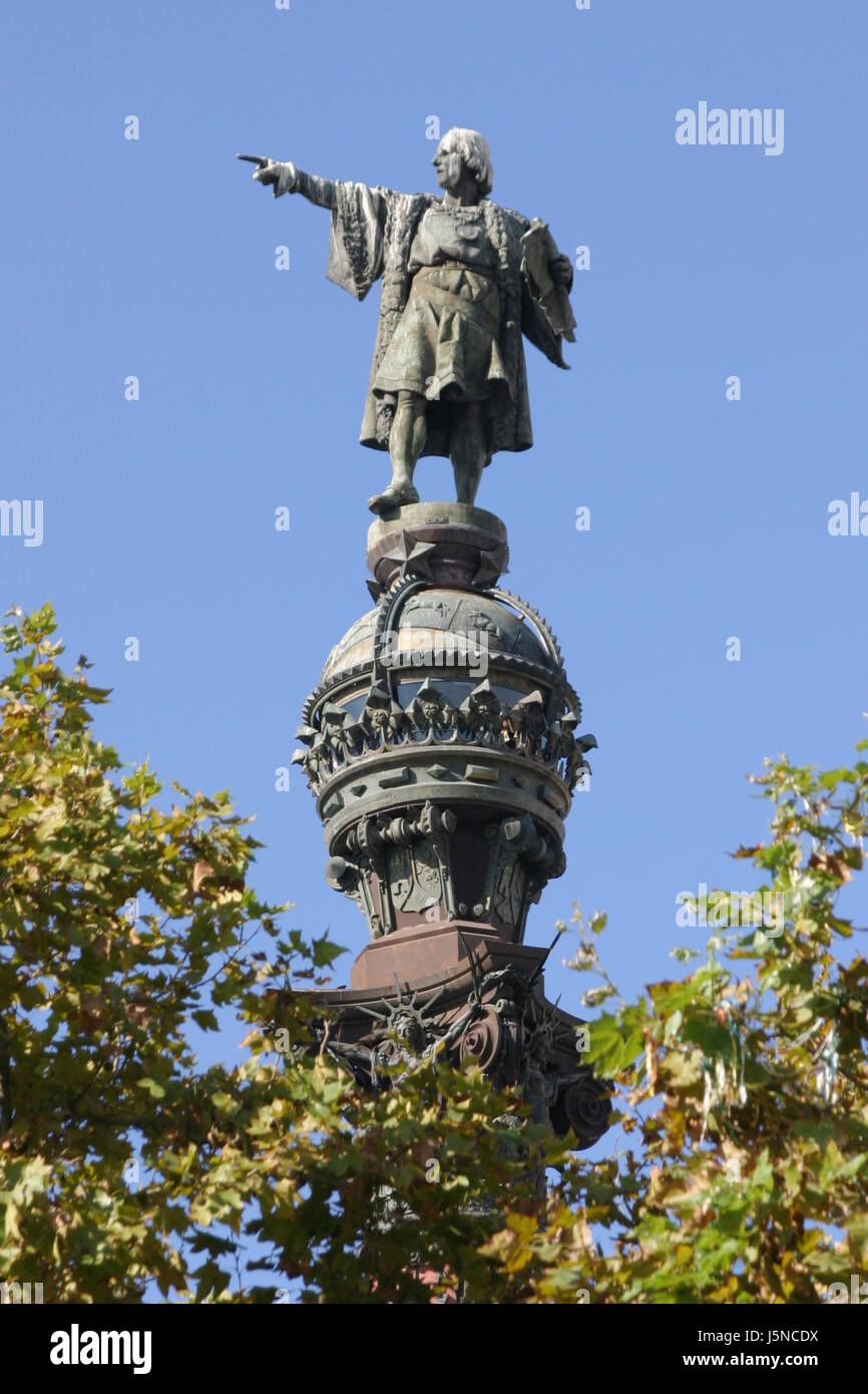 elevator lift city town monument statue spain sightseeing pillar ...