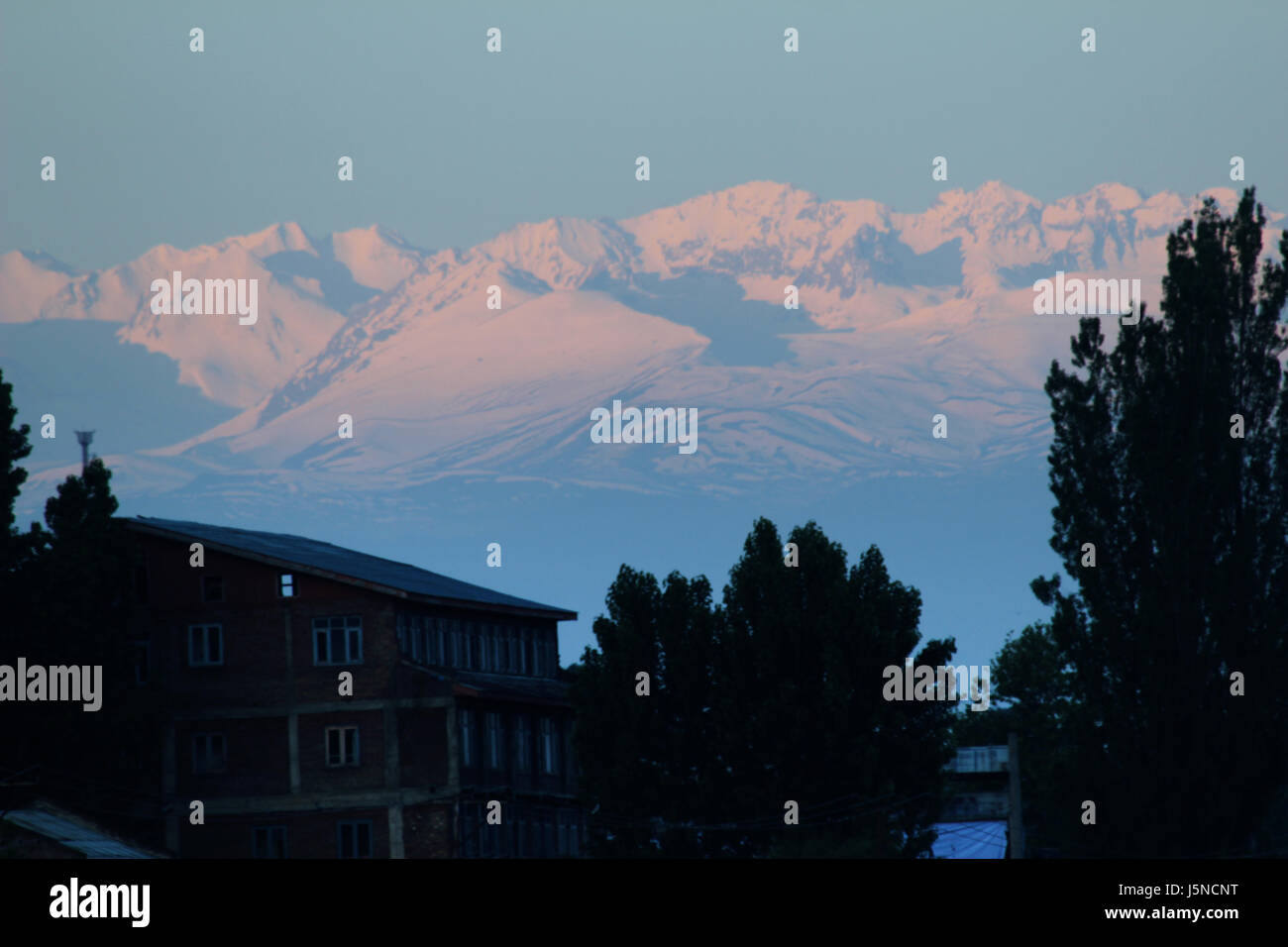 Kashmir Ice Mountain view from Dal Lake House Boat, Srinagar, India ...