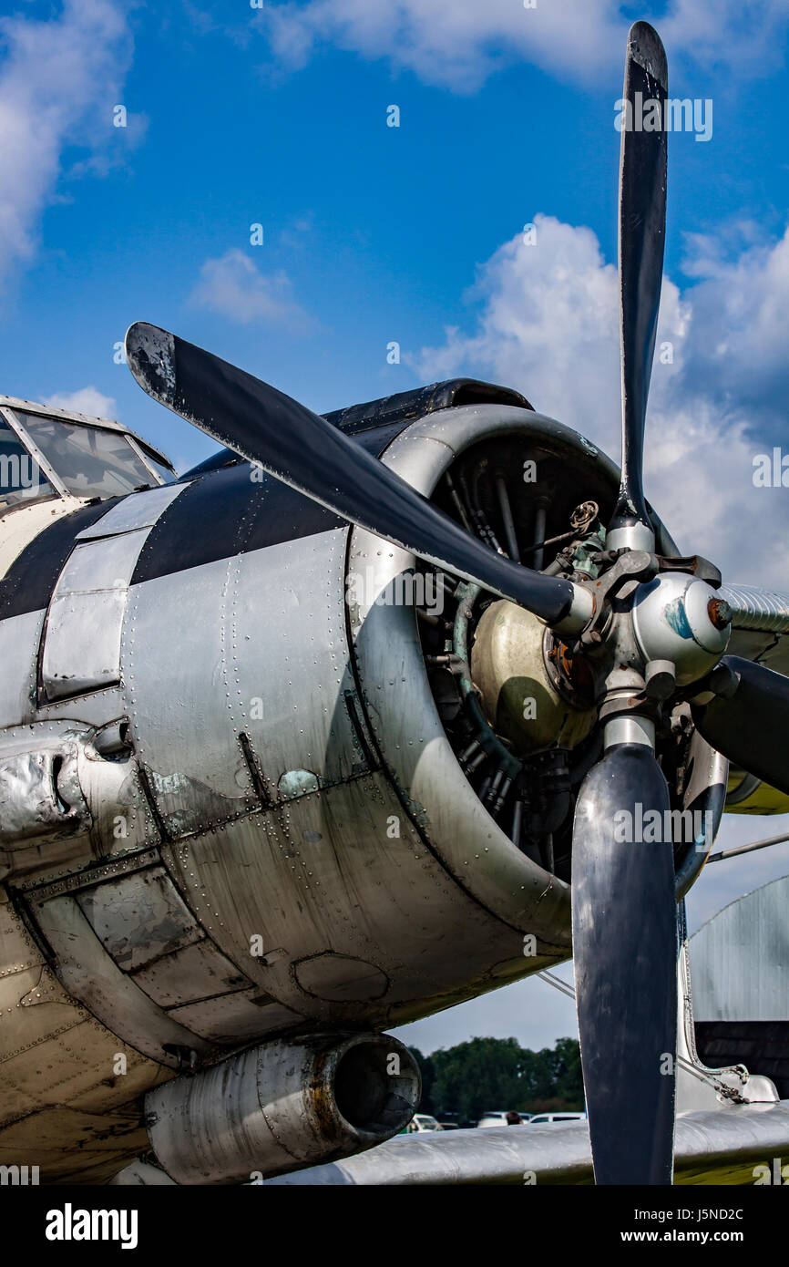 Airplane plane old retro aircraft hi-res stock photography and images ...