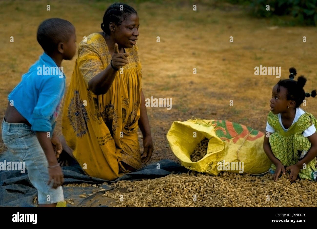 africa mother mom ma mommy mothers child labour photo picture image ...
