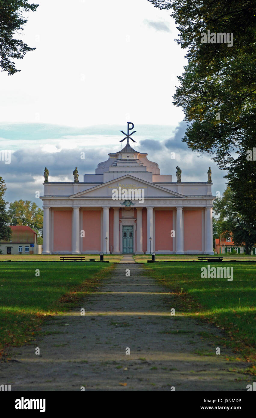 church columns style of construction architecture architectural style ...