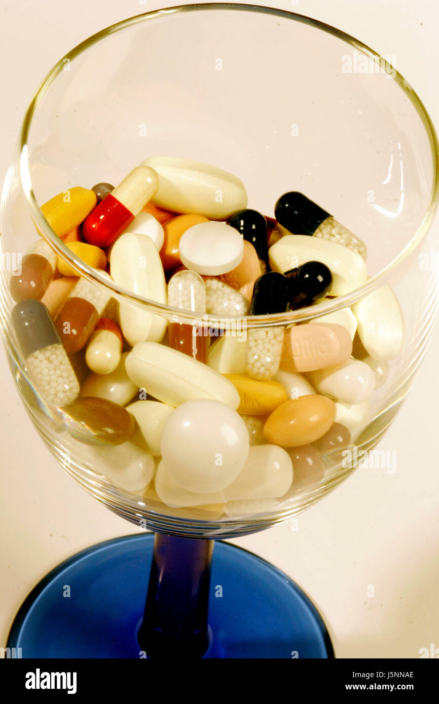 Medikamentencocktail hi-res stock photography and images - Alamy