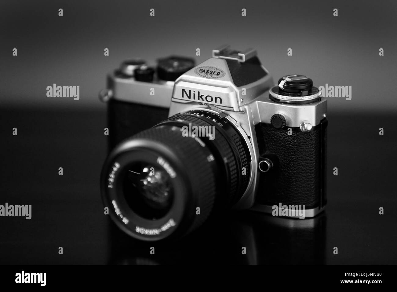 Slr single lens reflex Black and White Stock Photos & Images - Alamy