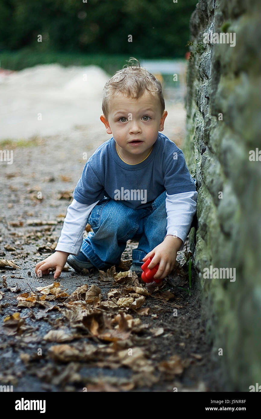 wait waiting crouch look glancing see view looking peeking looking at ...