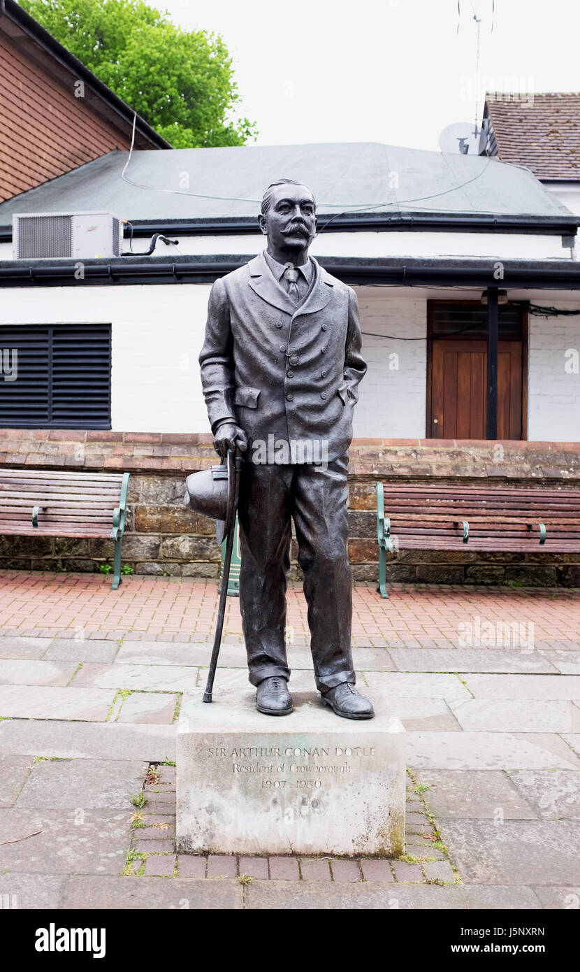 Crowborough statue conan doyle hi-res stock photography and images - Alamy
