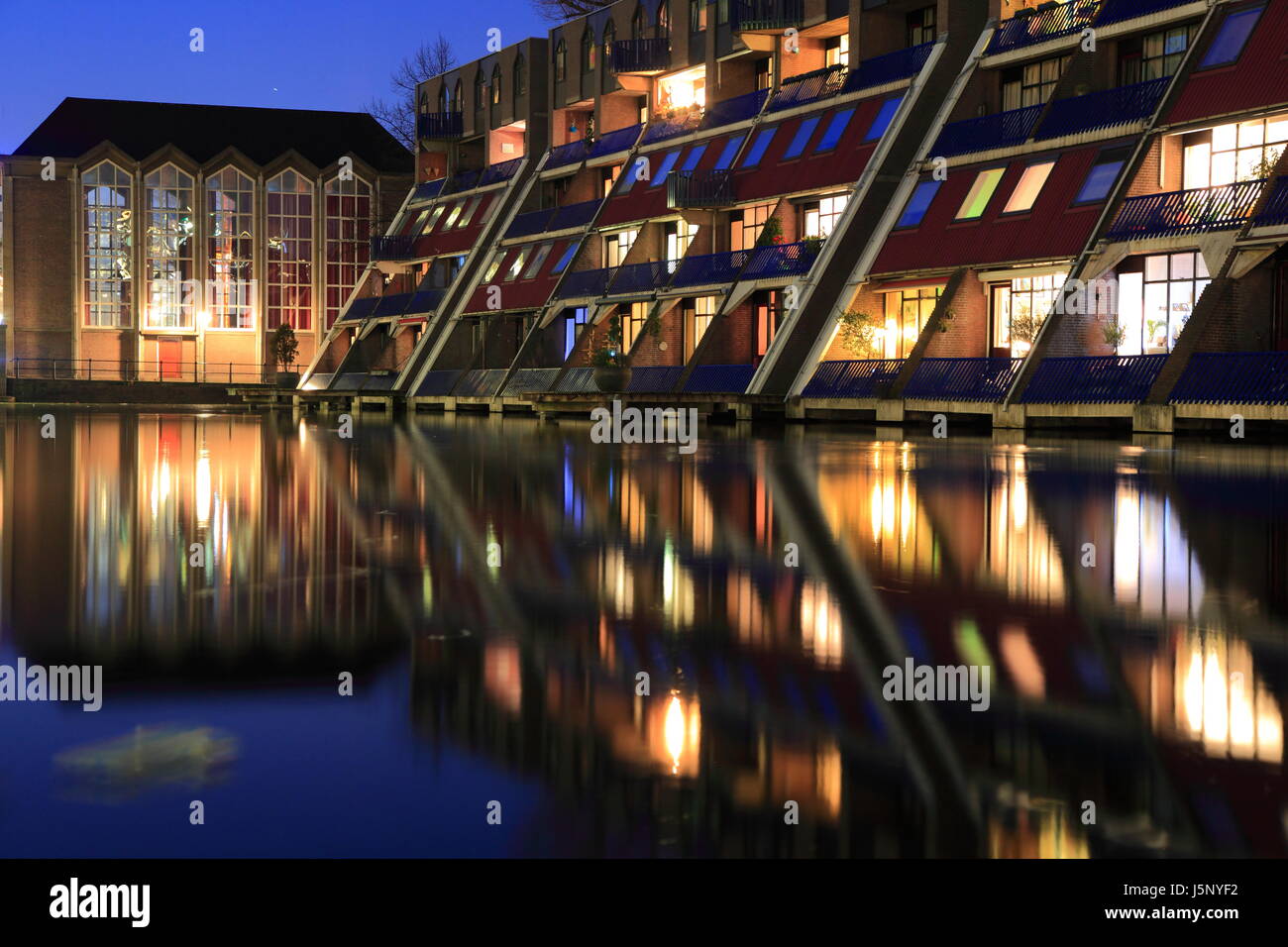 Sunset reflect glass building hi-res stock photography and images - Alamy