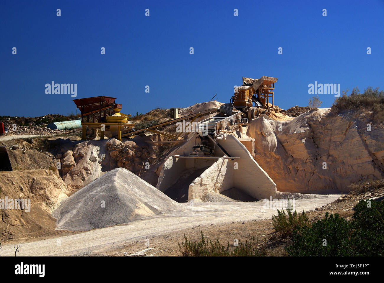 stone engine drive motor rock gravel quarry mine dismantling production ...