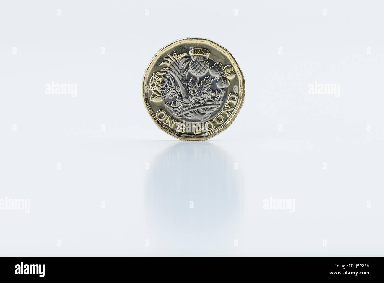 Scottish pound coin hi-res stock photography and images - Alamy