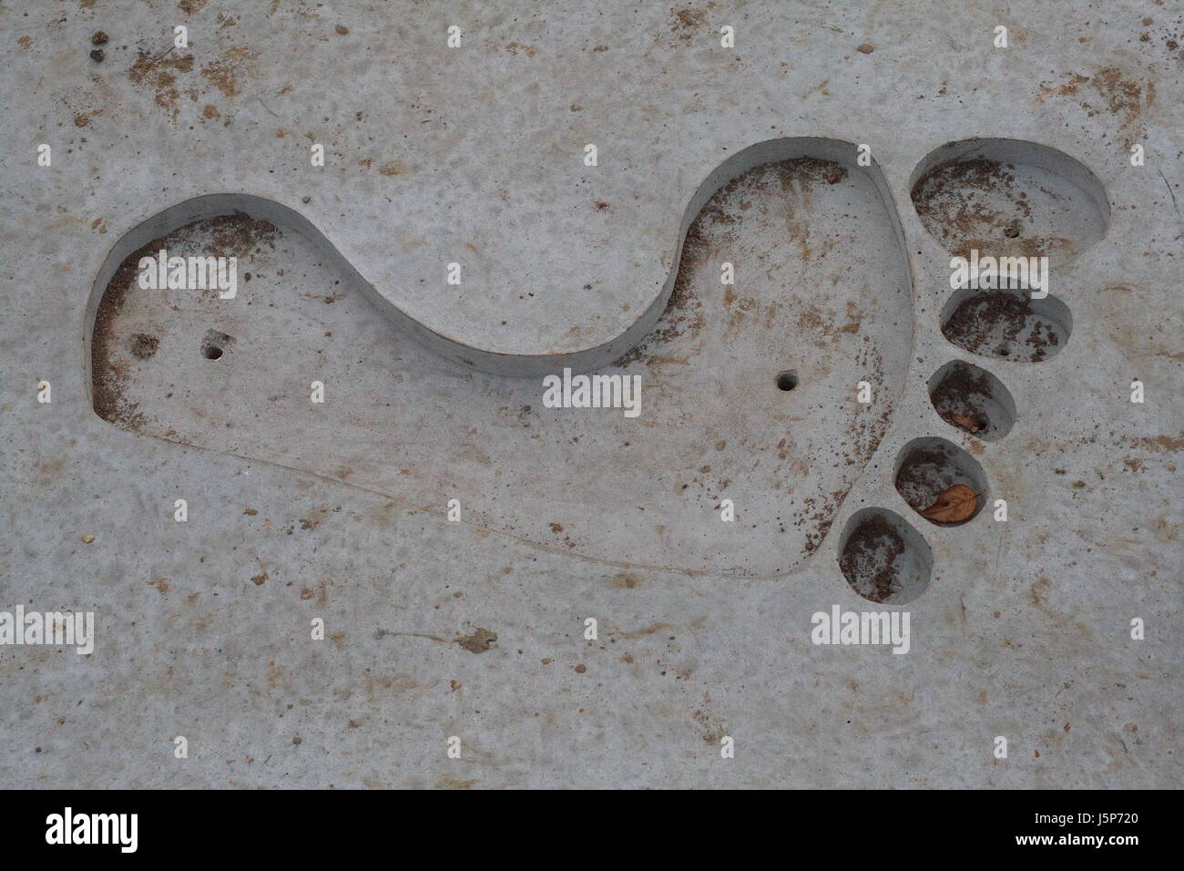 footprint in concrete Stock Photo - Alamy