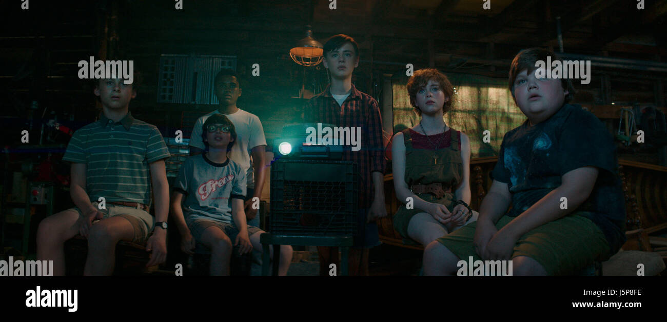 IT (2017) BILL SKARSGARD ANDREW MUSCHIETTI (DIR) NEW LINE CINEMA ...