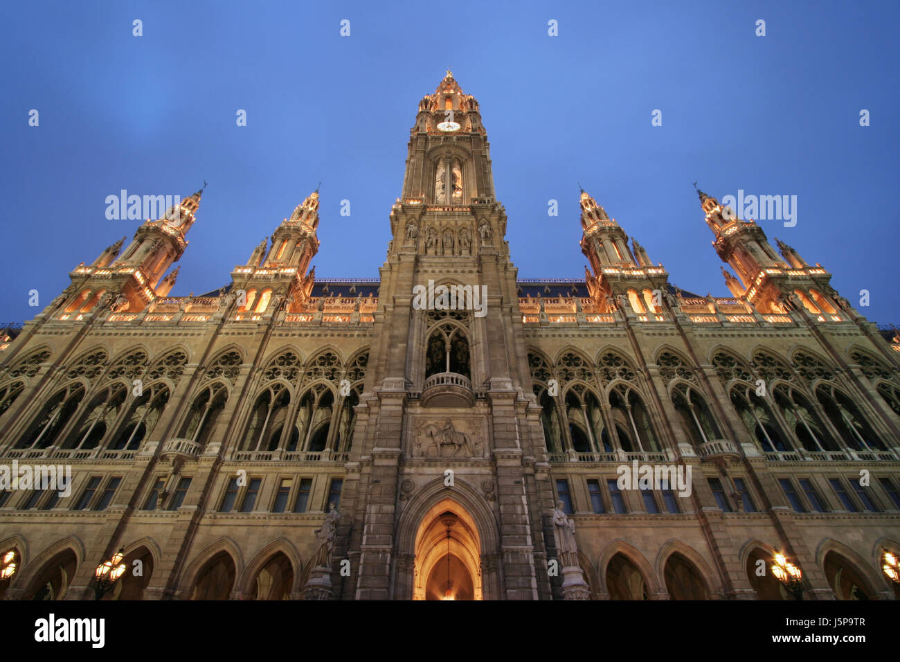 vienna austrians sightseeing town hall style of construction ...