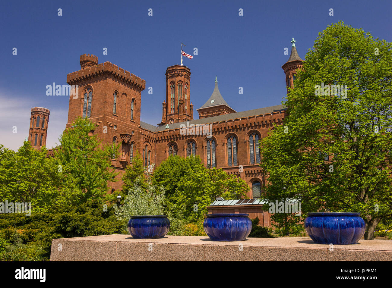 Smithsonian castle architecture hi-res stock photography and images - Alamy