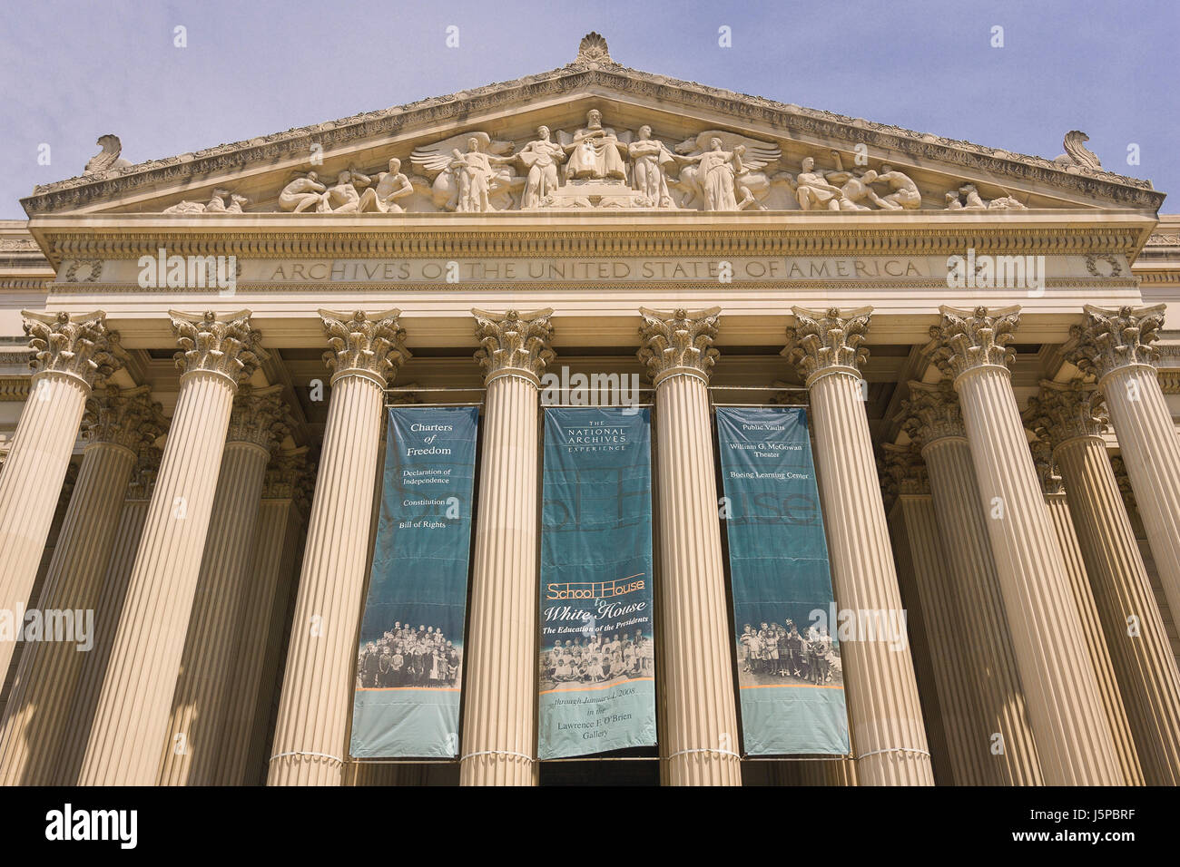 WASHINGTON, DC, USA - The United States National Archives building ...