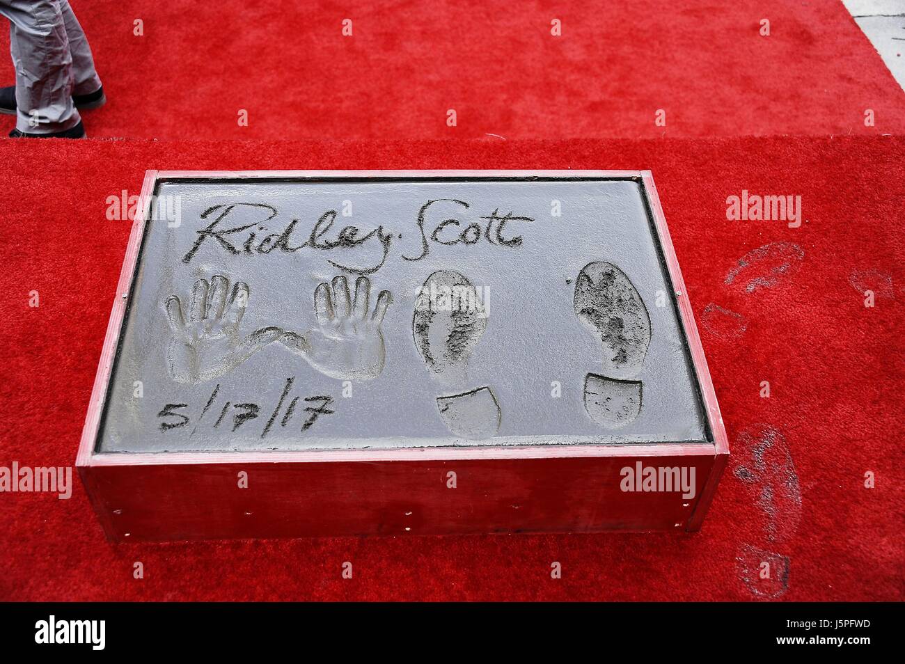 Hollywood hand prints hi-res stock photography and images - Alamy