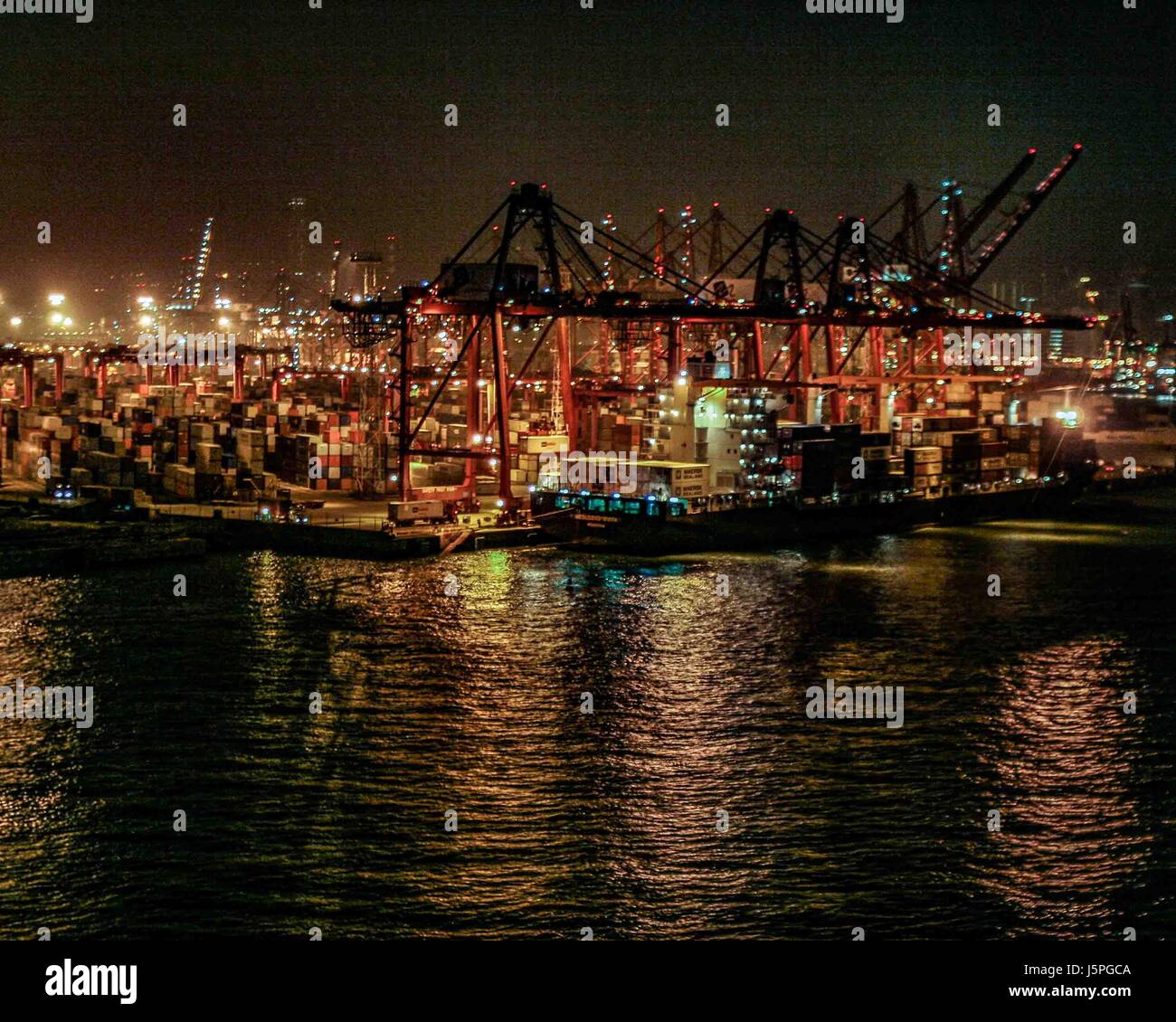Hong kong container terminal hi-res stock photography and images - Alamy