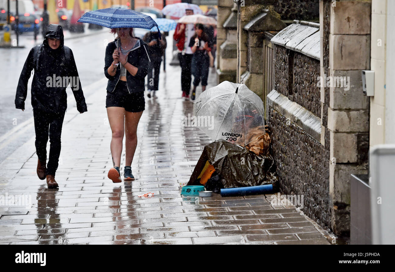Homeless rain hi-res stock photography and images - Alamy