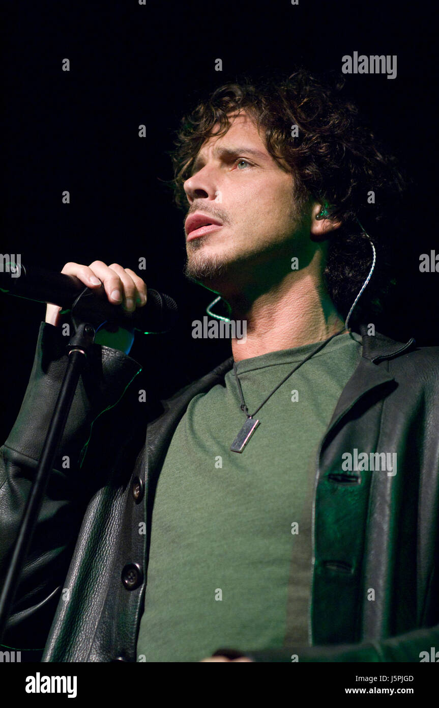 Frontman soundgarden hi-res stock photography and images - Alamy