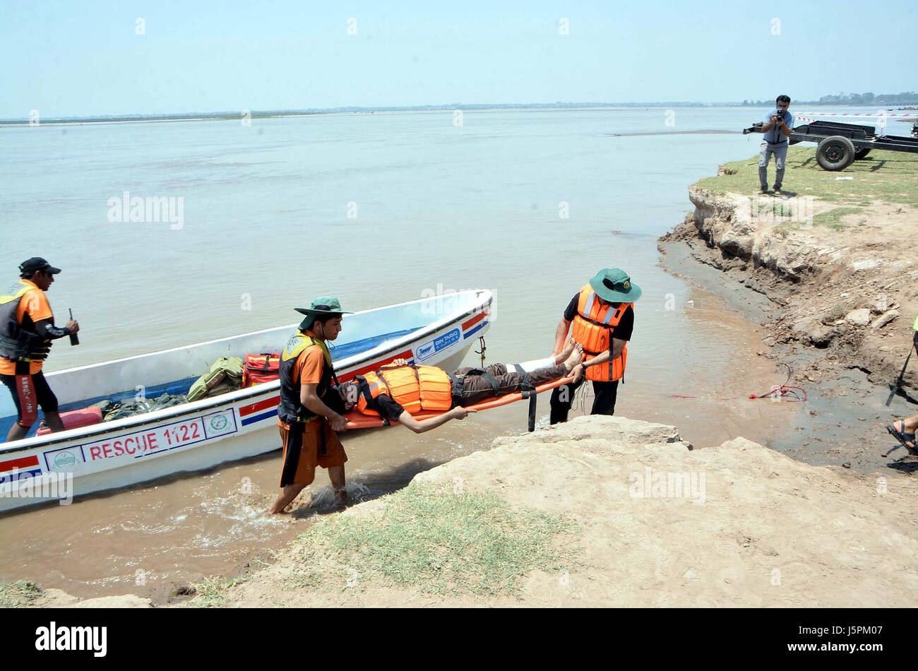 Rescue 1122 officials are taking part in mock flood-fighting emergency ...