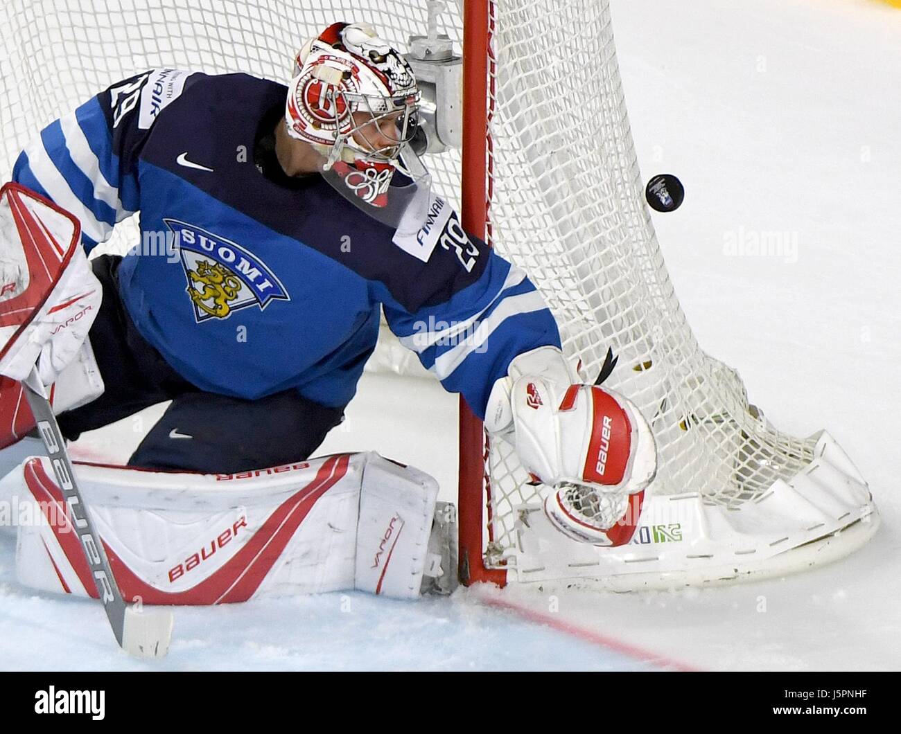 Cologne, Germany. 18th May, 2017. Finland goalkeeper Harri Sateri looks ...