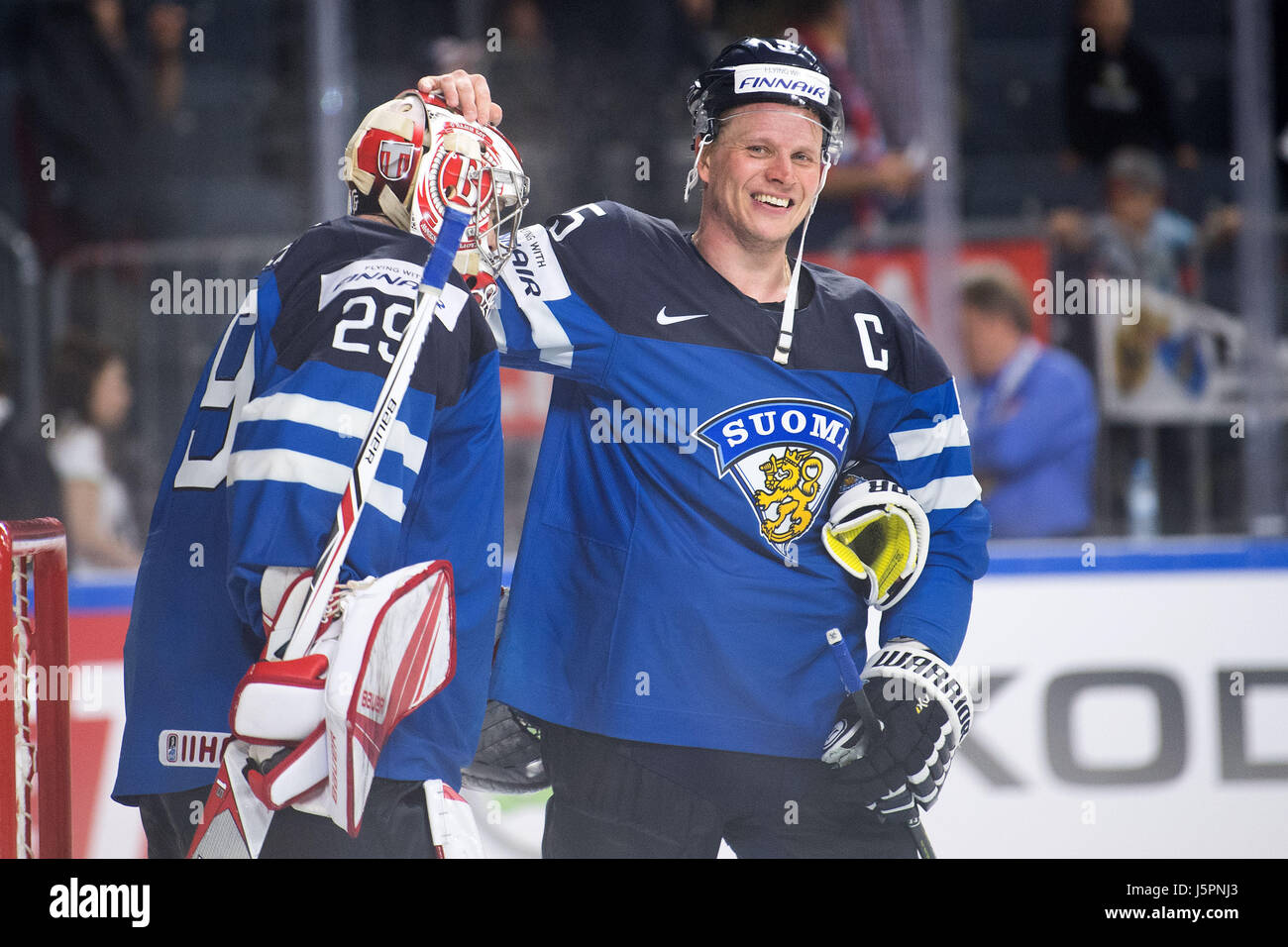 Cologne, Germany. 18th May, 2017. Finnish goalkeeper Harri Sateri (L ...