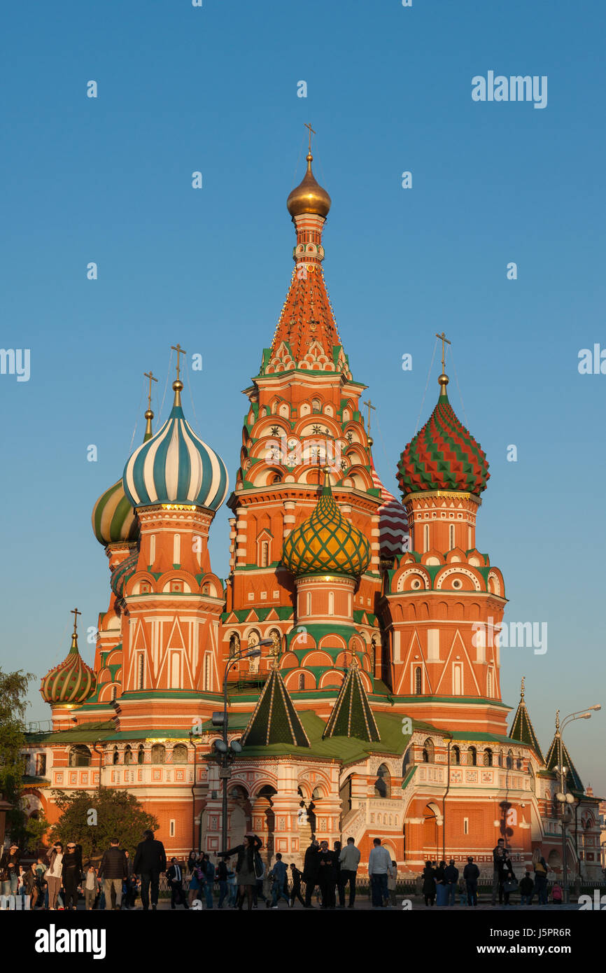 Moscow, Russia. 18th May, 2017. Russian weather, Moscow, Warm and sunny ...