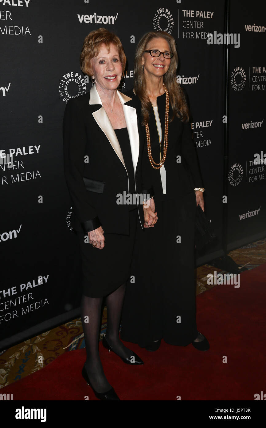 New York, USA. 18th May, 2017. Carol Burnett (L) and Lindsay Wagner ...