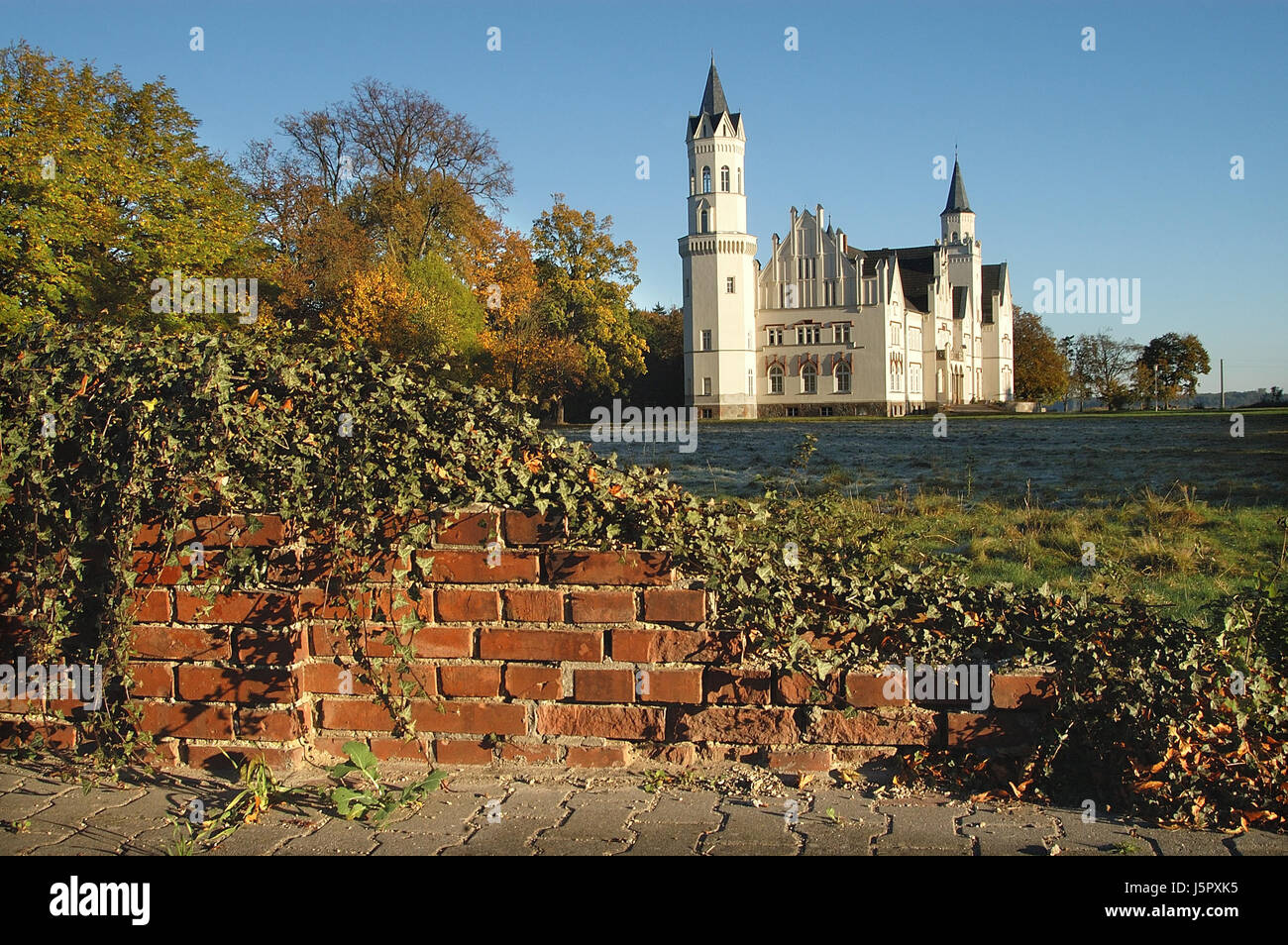 castle kartlow street view Stock Photo - Alamy