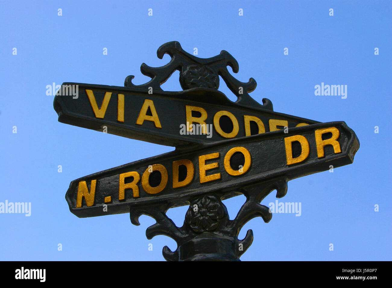 Dior rodeo drive hi-res stock photography and images - Alamy