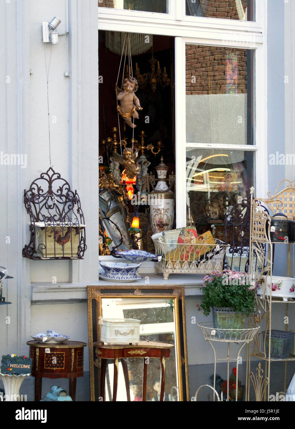 Antiquittengeschft hi-res stock photography and images - Alamy