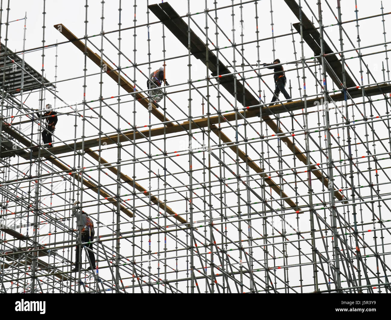 danger accident steel equilibrium steel construction scaffold ...