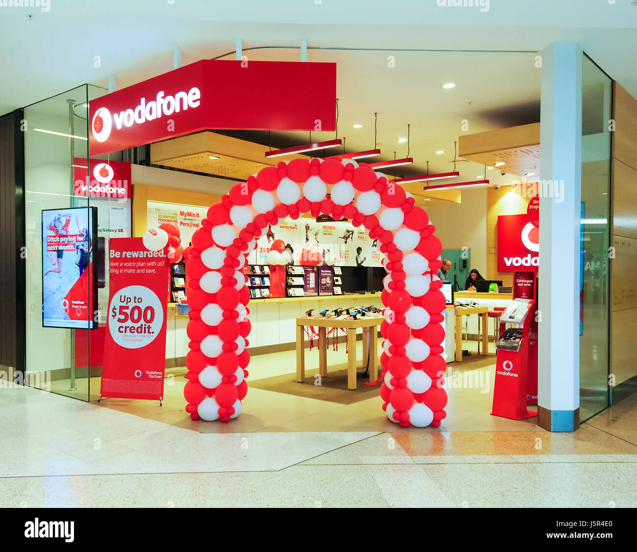 Australian australia retailers shopping hi-res stock photography and ...