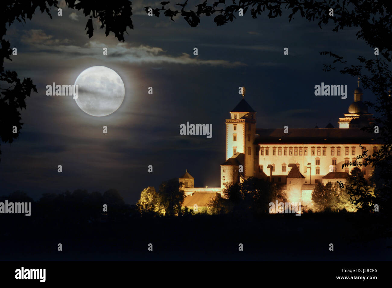 Lighted castle night full moon hi-res stock photography and images - Alamy