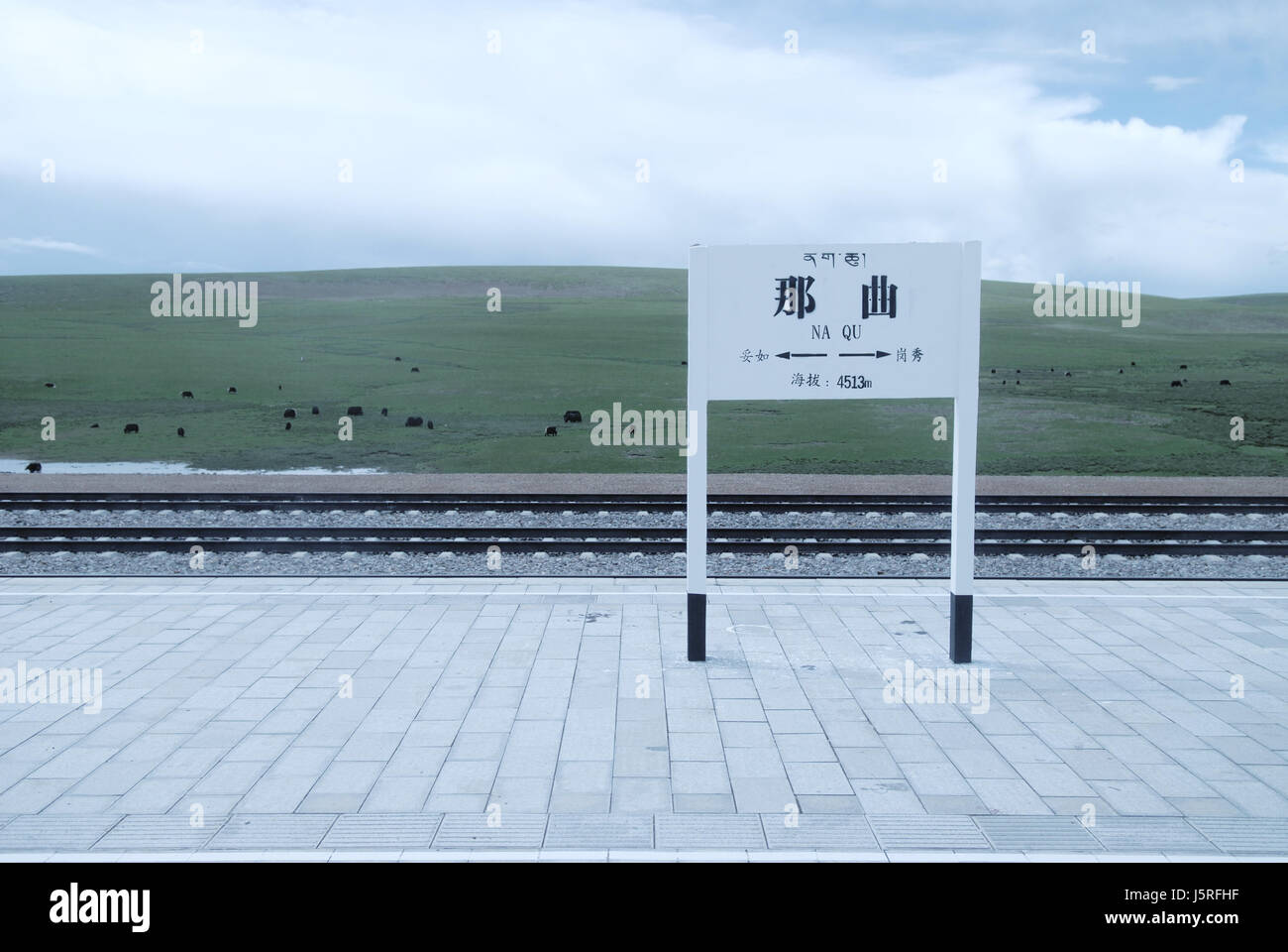 Railway platform height hi-res stock photography and images - Alamy
