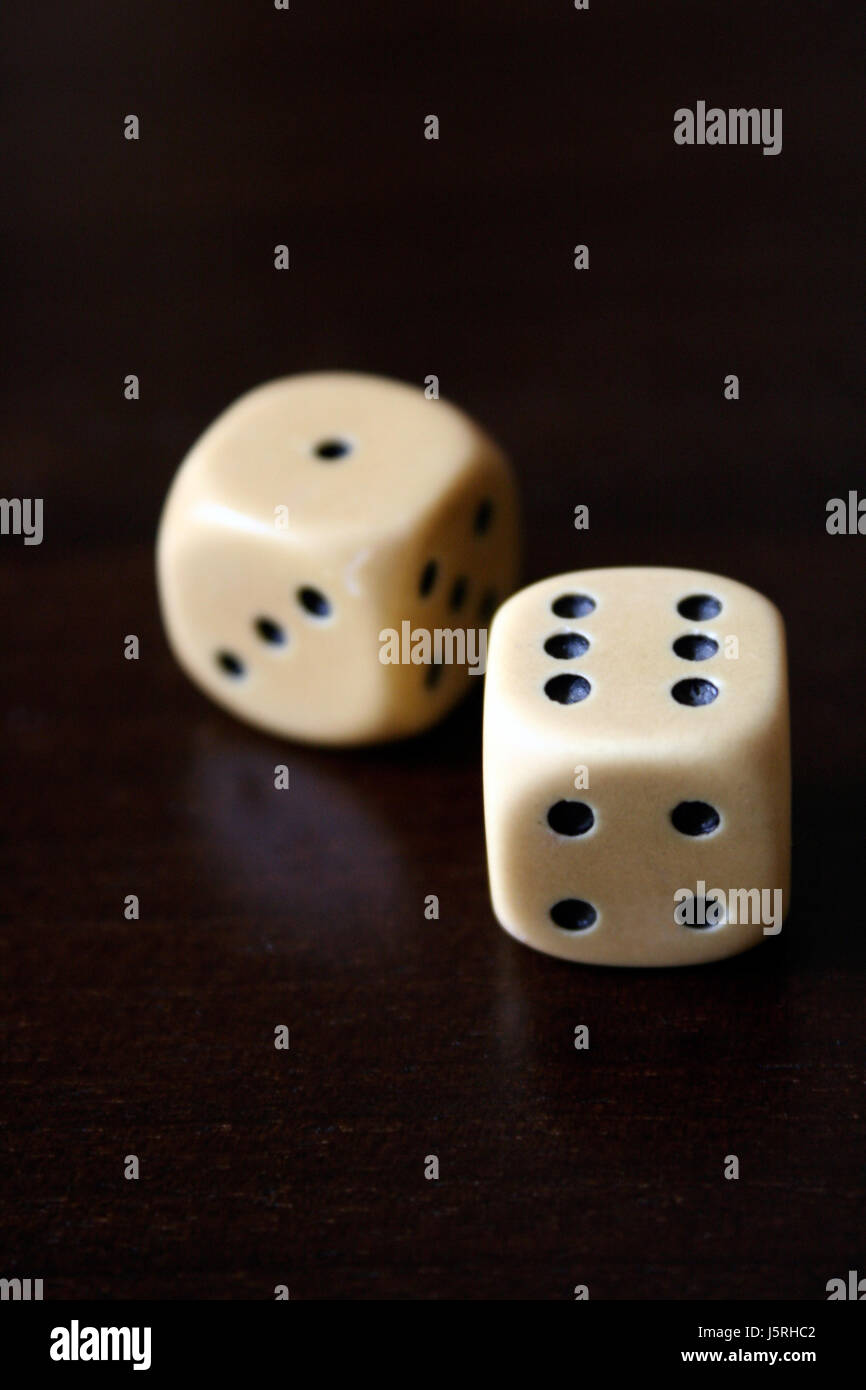 roll the dice Stock Photo - Alamy