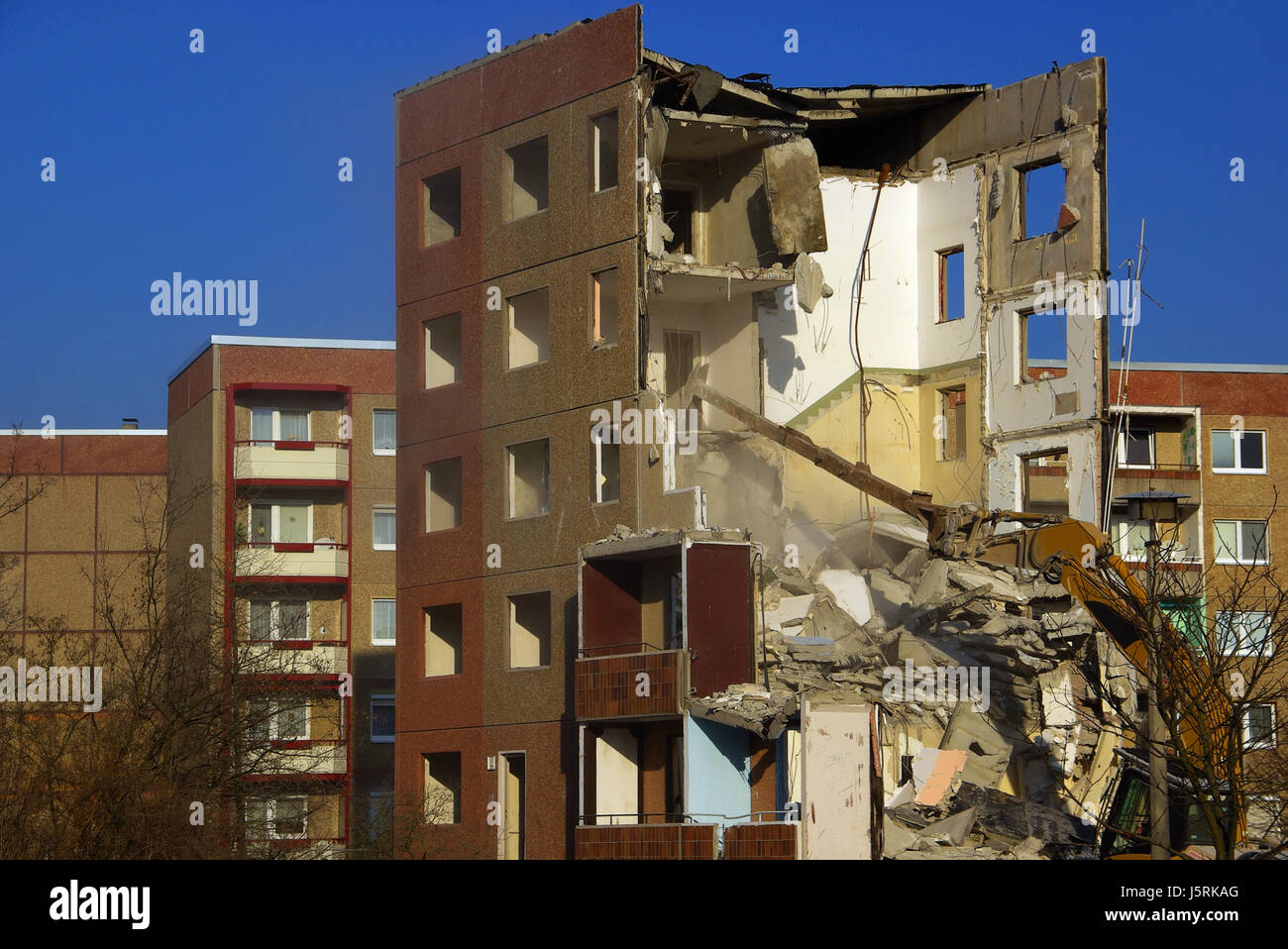 engine drive motor concrete new building steel dredger residential area ...