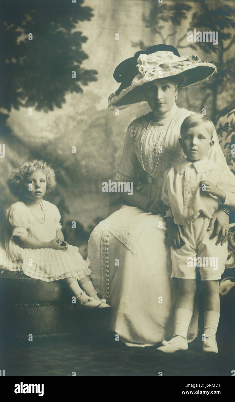 Victoria Eugenie of Battenberg (1887-1969), Queen Victoria of Spain ...